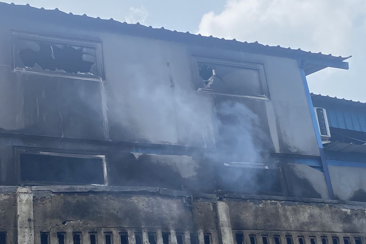 Material Pabrik Terbakar di Serpong Utara Rentan Picu Api Lagi