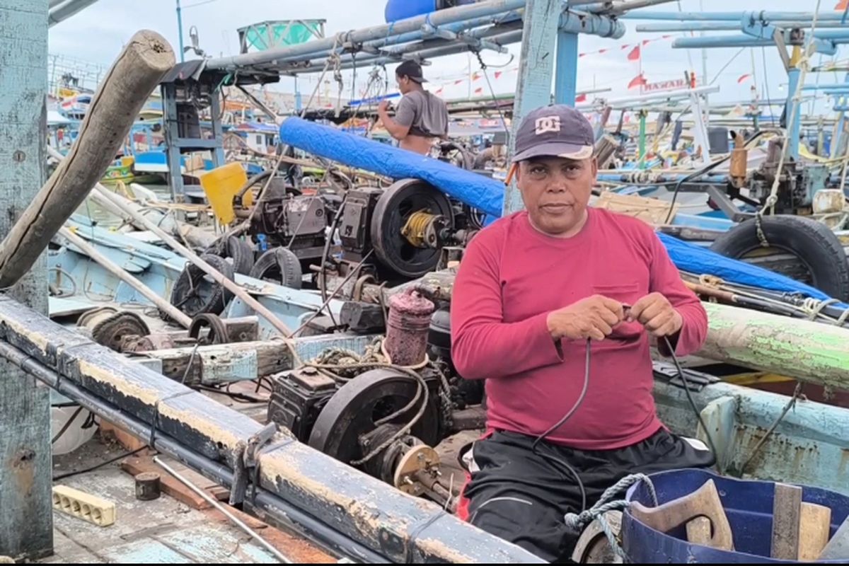 Gelombang Tinggi 1,5 Meter, Nelayan Indramayu Pilih Parkir Perahu di ...