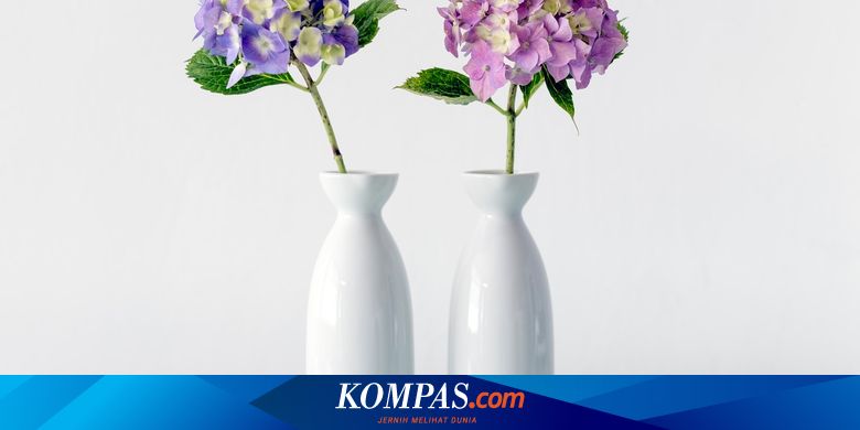 7 Cara Dekor Ruangan dengan Bunga Plastik agar Terlihat Natural