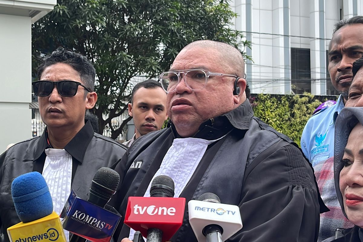 Buntut Naik Meja Sidang, Sumpah Advokat Firdaus Oiwobo Dibekukan