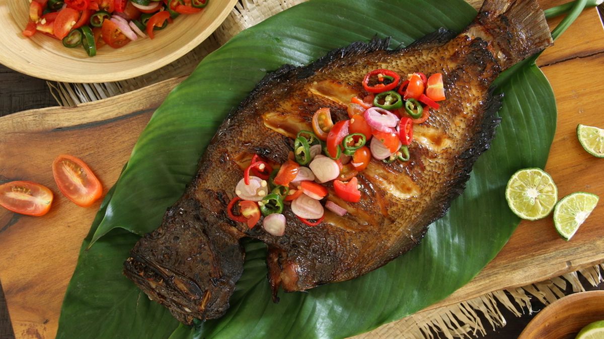 8 Cara Mengatasi Duri Ikan yang Tersangkut di Tenggorokan