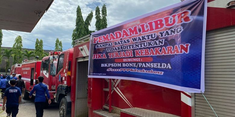 Berita Harian Petugas Damkar Di Bone Mogok Kerja Terbaru Hari Ini - Kompas.com