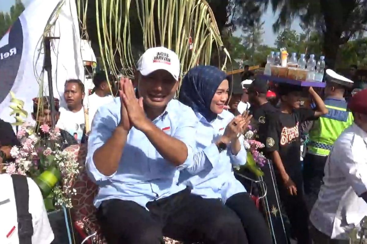 Naik Kereta Kencana, Agus Irawan-Dwi Fajar Paslon Pertama Daftar ke KPU ...