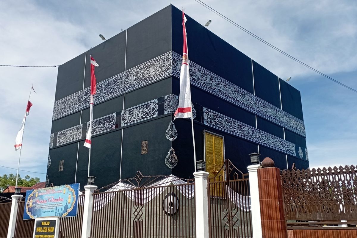 Melihat Masjid Nurul Azizil Hakim di Majene: Bentuk Mirip Kabah, Jadi ...