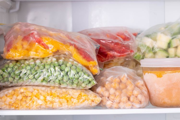 Cara Menyimpan Buah dan Sayuran di Freezer agar Kesegarannya Terjaga