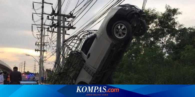 Alami Kecelakaan, Truk Tersangkut Kabel Tiang Listrik di Thailand