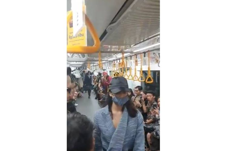 Foto : Viral Gerbong MRT Digunakan untuk Fashion Show, Ini Penjelasannya