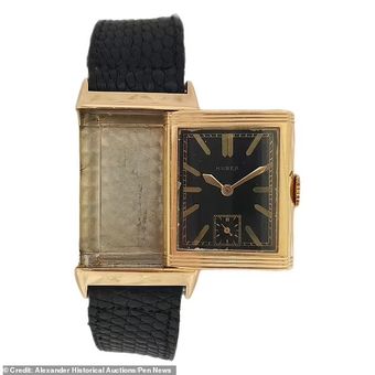 Arloji Langka yang Diyakini Milik Adolf Hitler Dilelang