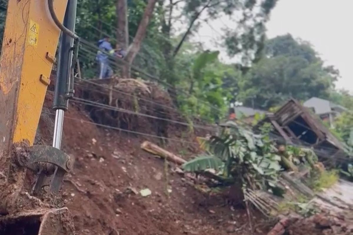 Curah Hujan Tinggi Picu Longsor di Puncak Bogor, Akses Jalur Alternatif ...