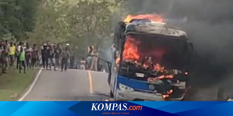 Bus Antarnegara Rute Kupang-Dili Timor Leste Terbakar