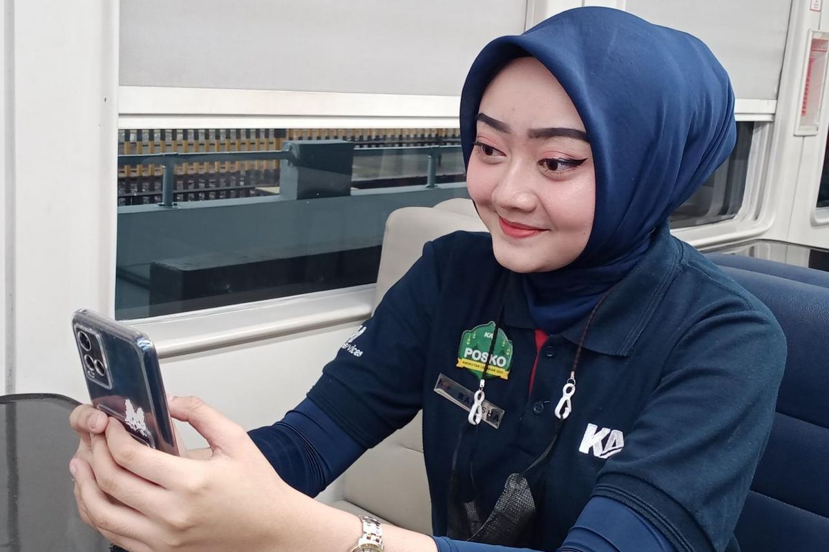 Cerita Pramugari Kereta Api asal Mojokerto, Tetap Bekerja dan Tak Bisa Bertemu Orangtua Saat Lebaran