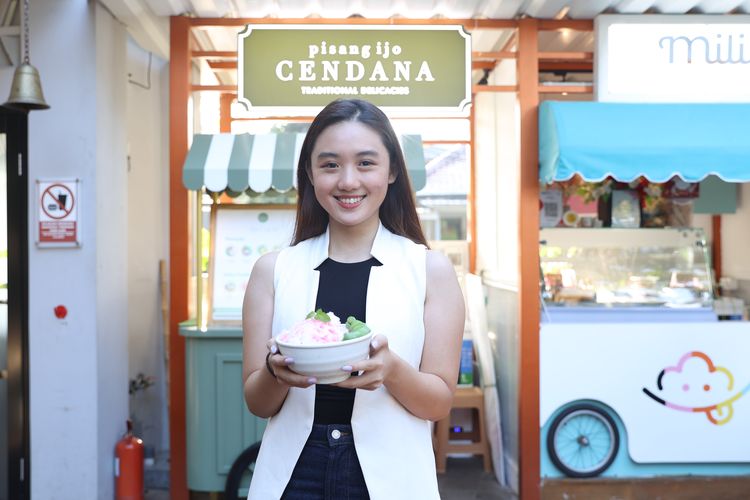 Foto : Kedai Pisang Ijo Cendana Asli Makassar, Dessert Tradisional ...