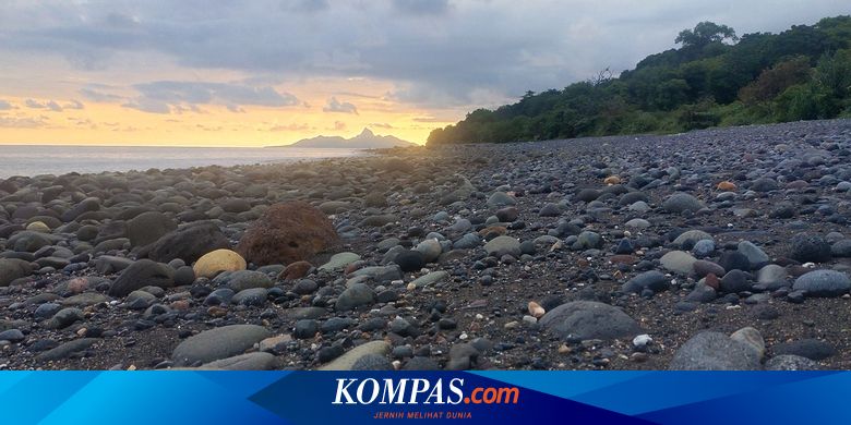 Pantai Iteng di NTT, Tempat Lihat Pulau Mules yang Mirip Candi