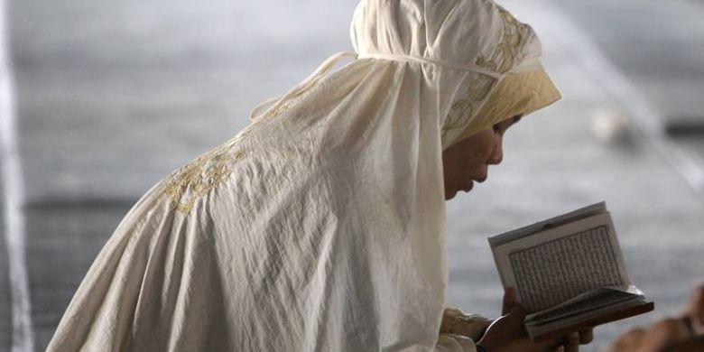 Foto : Iktikaf di Masjid dan di Rumah, Mana yang Lebih Afdol?