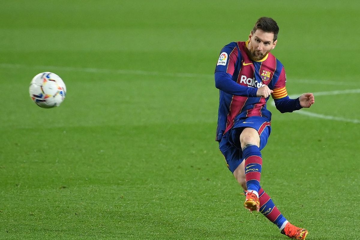 Teknik Menendang Bola dengan Kaki Bagian Dalam