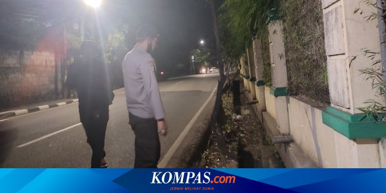 Pengemudi Mobil Dikeroyok Warga Usai Tabrak Pengendara Motor di ...