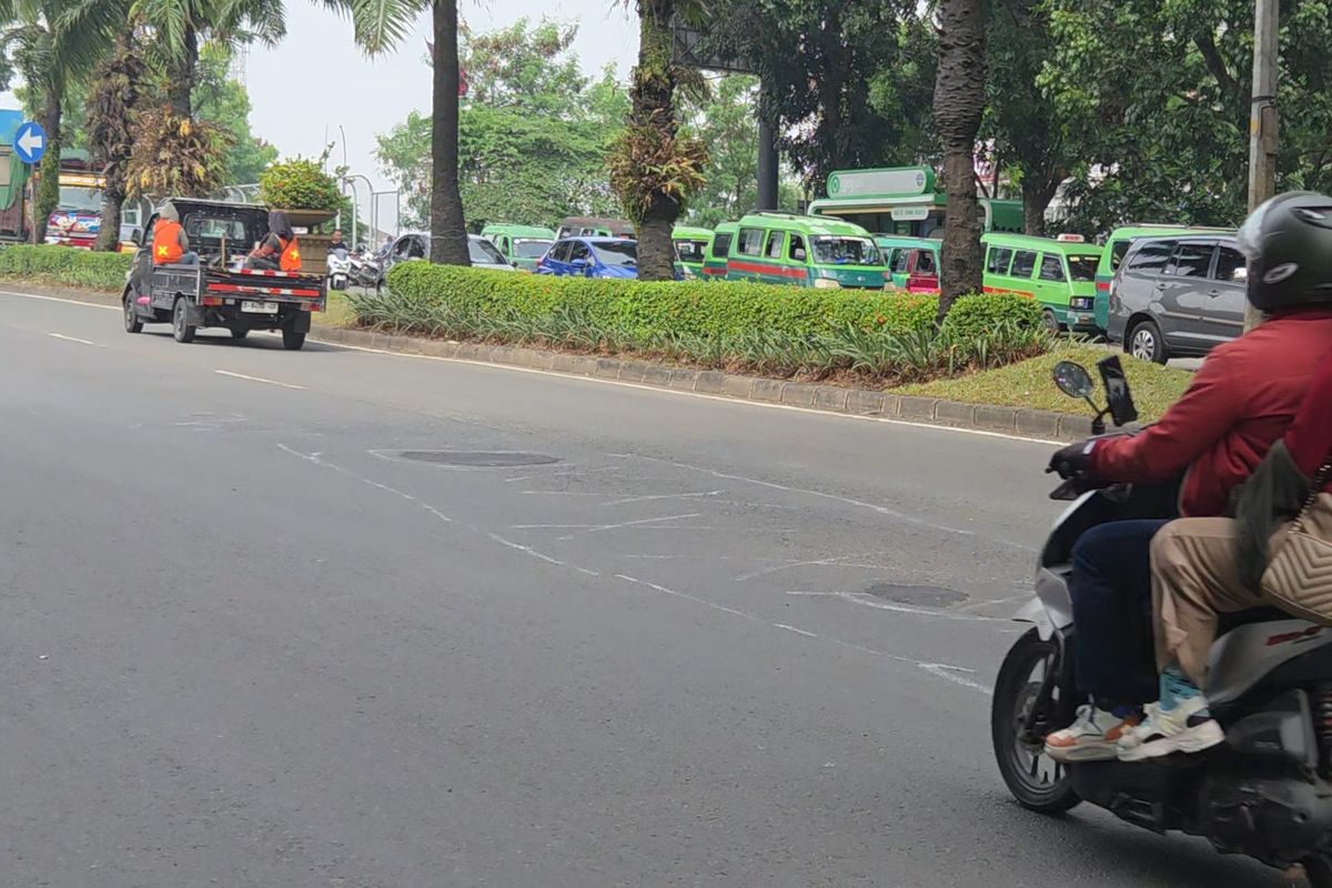 Jalan Berlubang di Flyover Rawa Buntu Ditambal Usai Sering Sebabkan ...