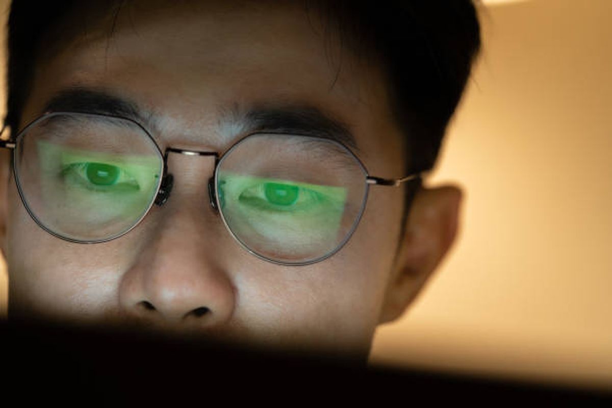 Bagaimana Menatap Layar Gadget Berlebihan bisa Merusak Mata? Kenali ...