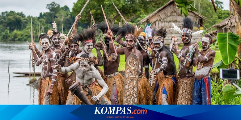Mengenal Suku Asmat, dari Asal Usul hingga Tradisi
