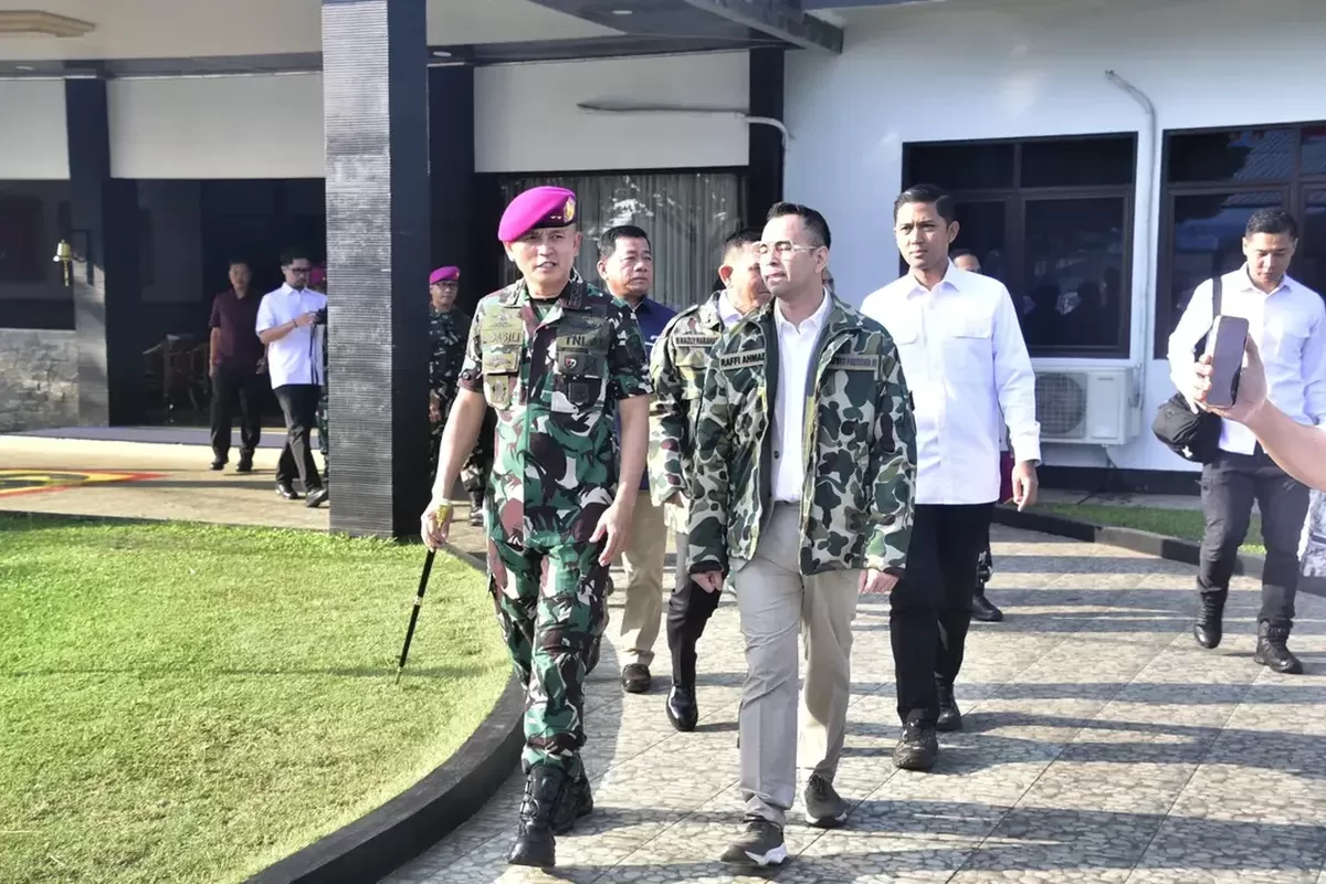 Momen Raffi Ahmad Kunjungi Pasukan Marinir 1 Cilandak, Pimpin Seruan ...