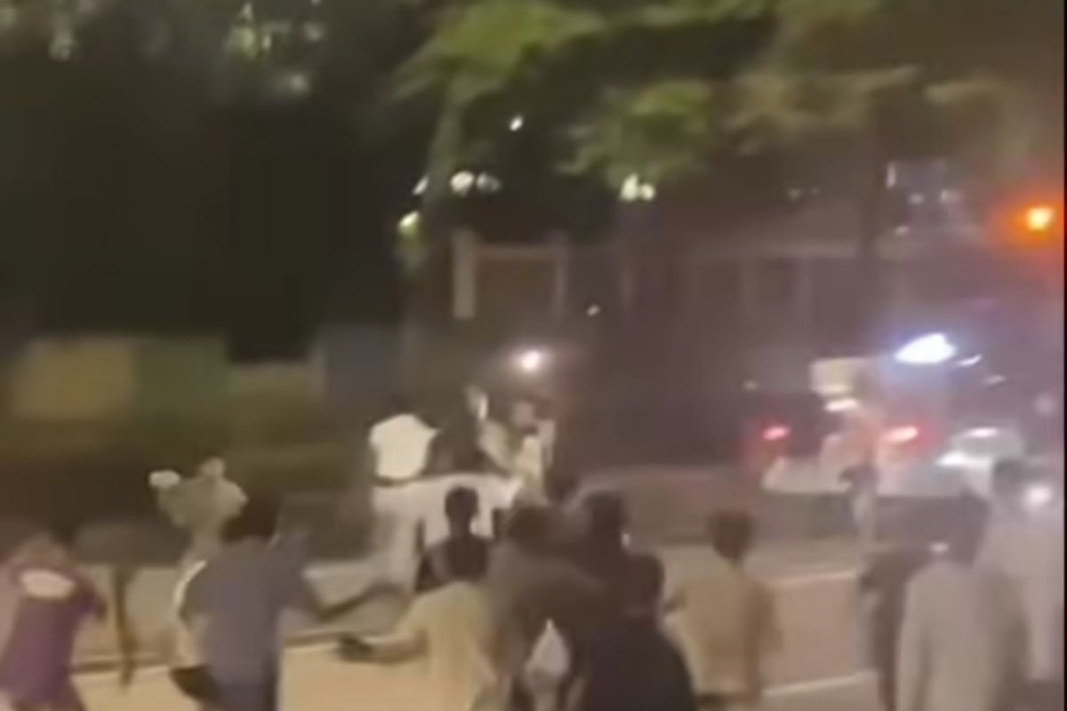 Viral Video Remaja Perang Sarung di Jalanan Jaktim yang Ramai, Polisi ...