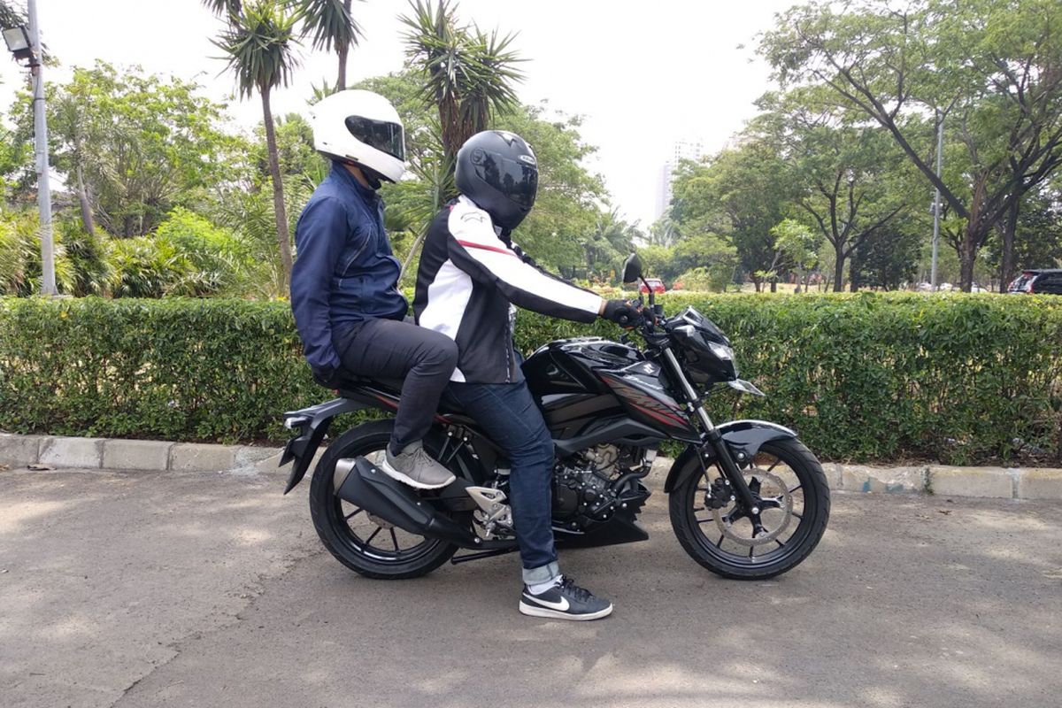 Boncengan dengan Posisi seperti Ini Ternyata Berbahaya