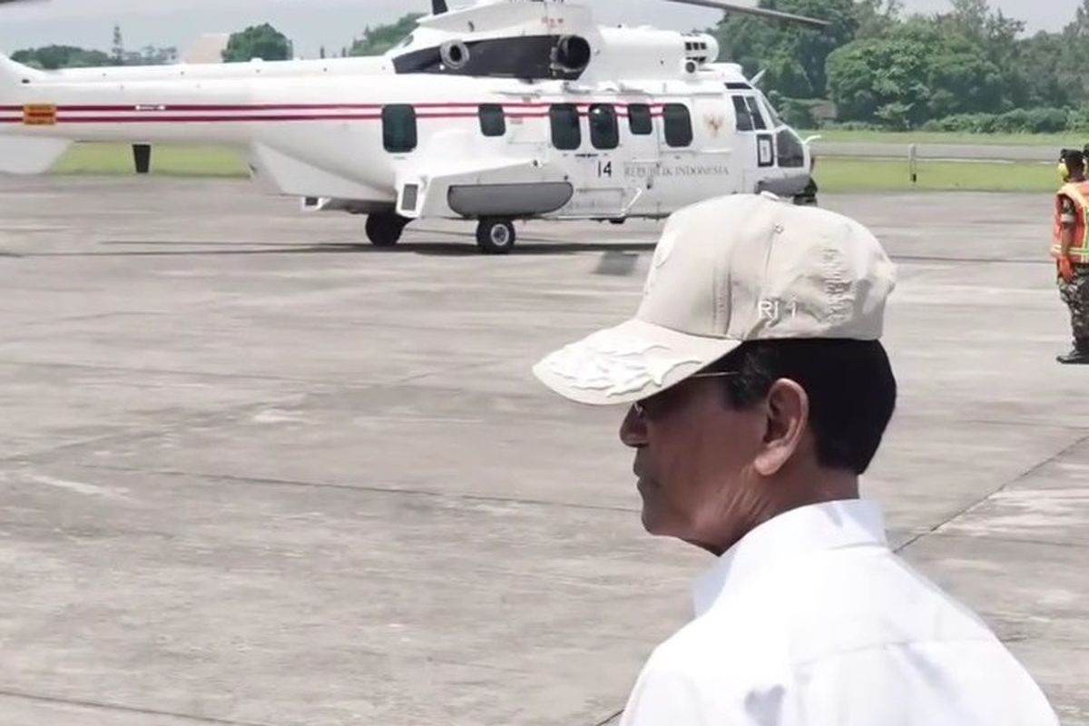 Momen Prabowo Berikan Topi RI 1 kepada Sultan HB X