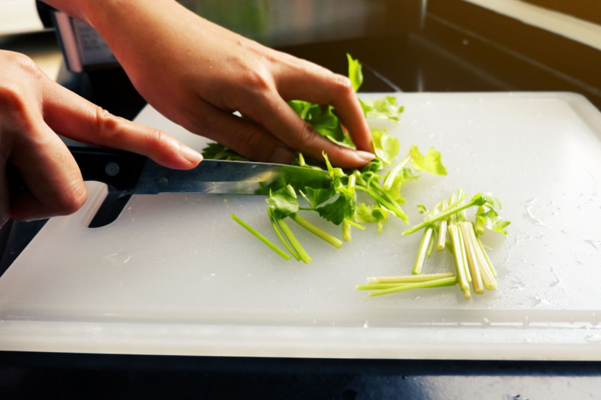 Kapan Harus Mengganti Talenan Plastik di Dapur? Ini Tandanya