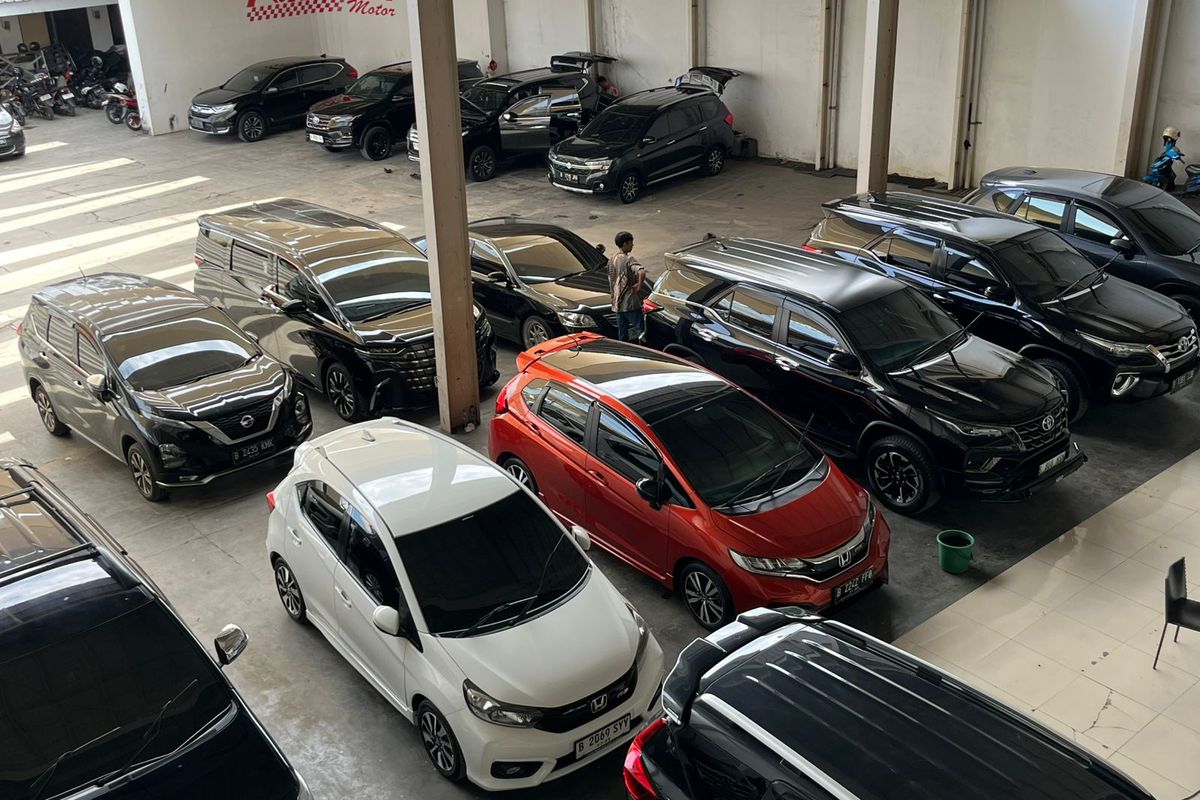 Penjualan Mobil Bekas Turun Drastis di 2025