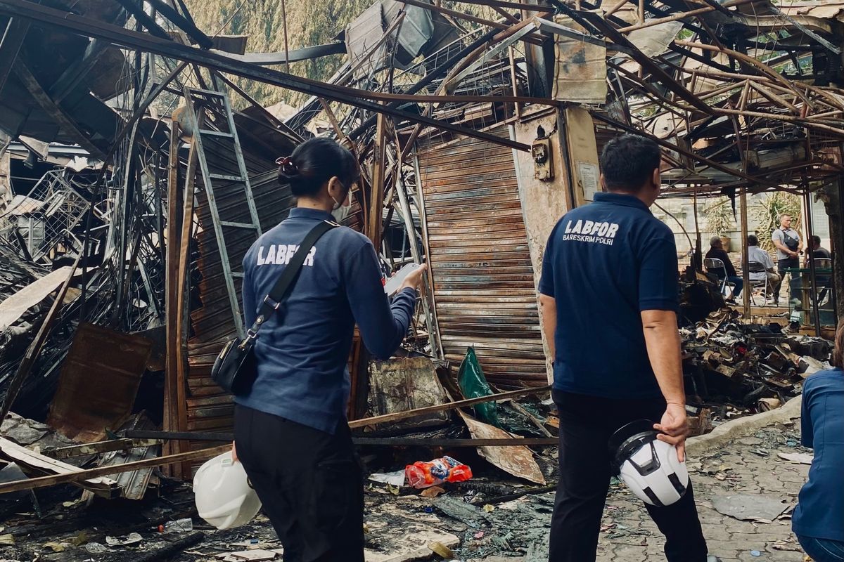 Puslabfor Kumpulkan Bukti Kabel dan Abu untuk Ungkap Penyebab Kebakaran Taman Puring