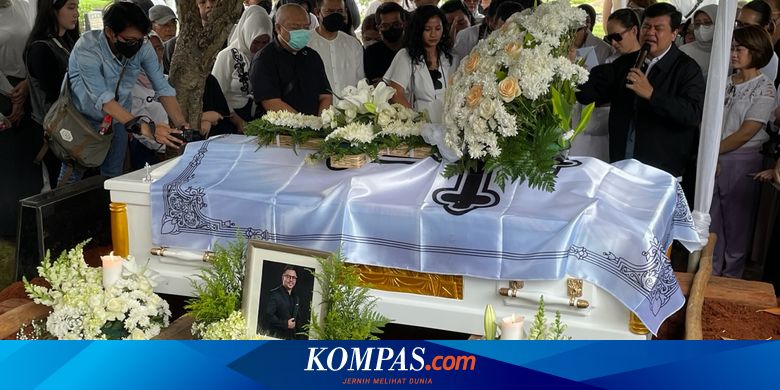 Suasana Pemakaman Carlo Saba, Adik: Terima Kasih yang Tak Terhingga