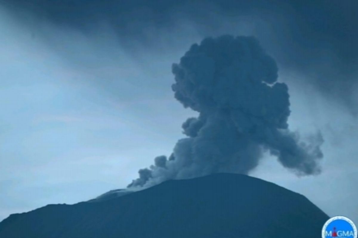 Status Gunung Ibu di Halmahera Barat Turun dari Awas ke Siaga