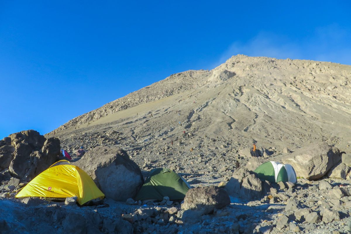 Gunung Api Meletus Mendadak Saat Ramai Pendaki: Erupsi Merapi 2018