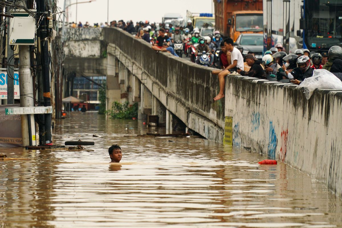 Katastrofi Ekologis di Bulan Suci Halaman all - Kompas.com