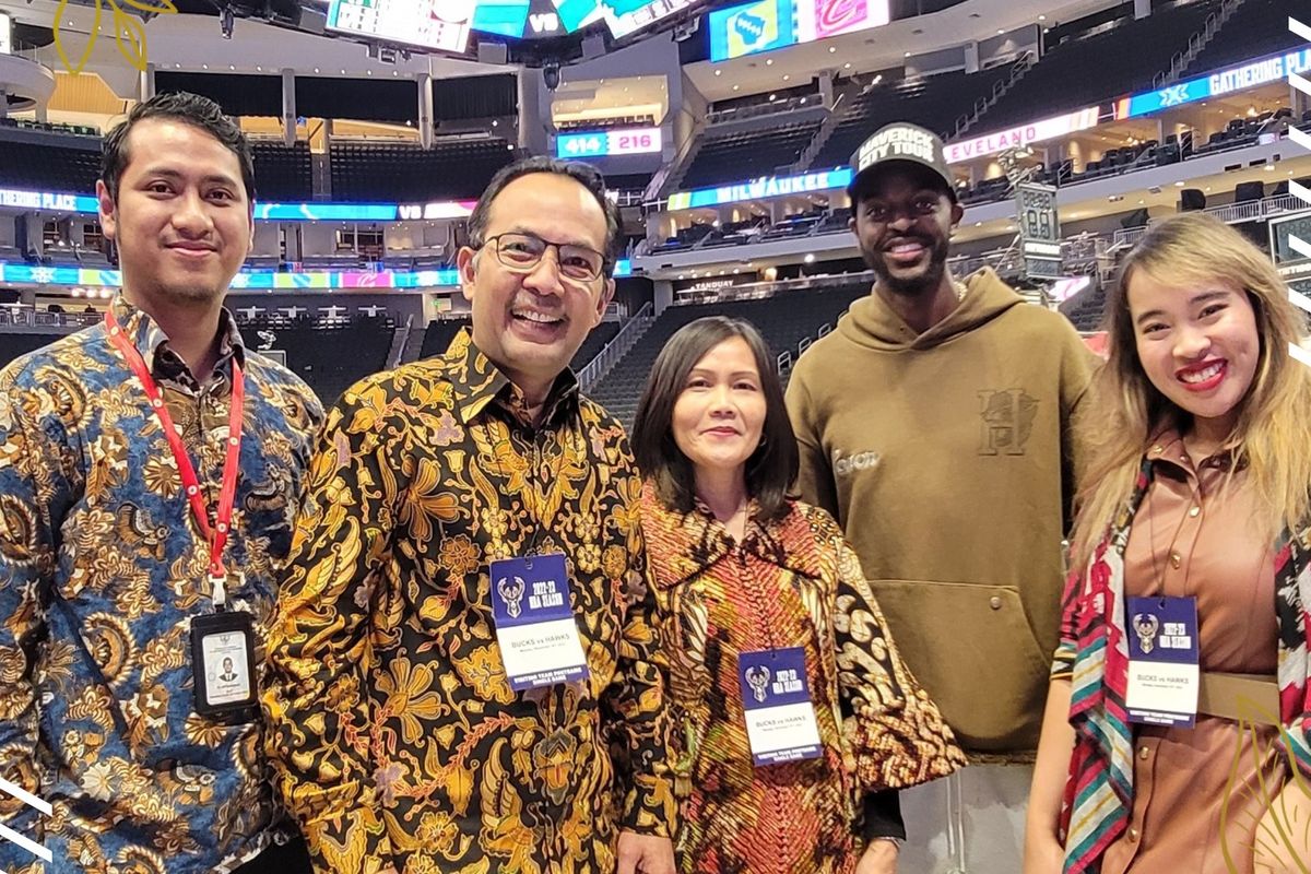 KJRI Chicago Beri Batik ke Pemain NBA Justin Holiday, Ini Respons ...