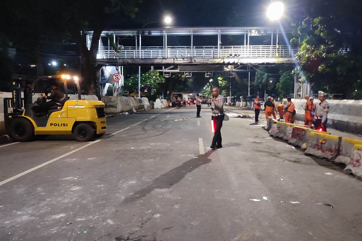 Jalan Medan Merdeka Barat Menuju Istana Kembali Dibuka Usai aksi ...