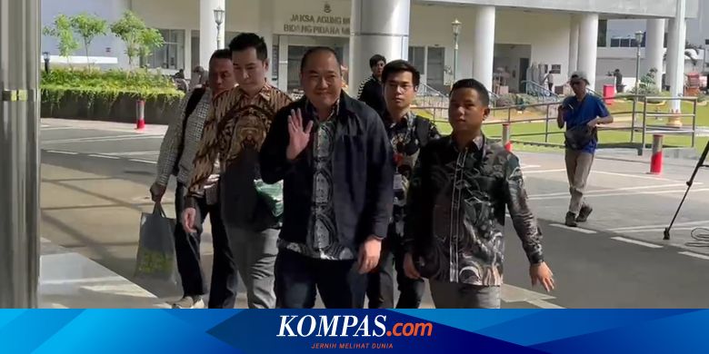 Kembali Datangi Kejagung, Bos Sritex Iwan Kurniawan Lukminto Diperiksa ...