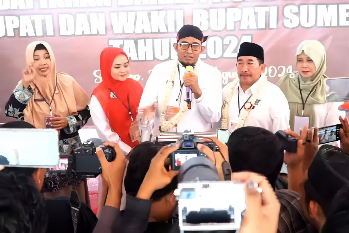 Diawali Doa Bersama di Makam Raja-raja, Fauzi-Imam Daftar ke KPU Sumenep dengan Koalisi 10 ...