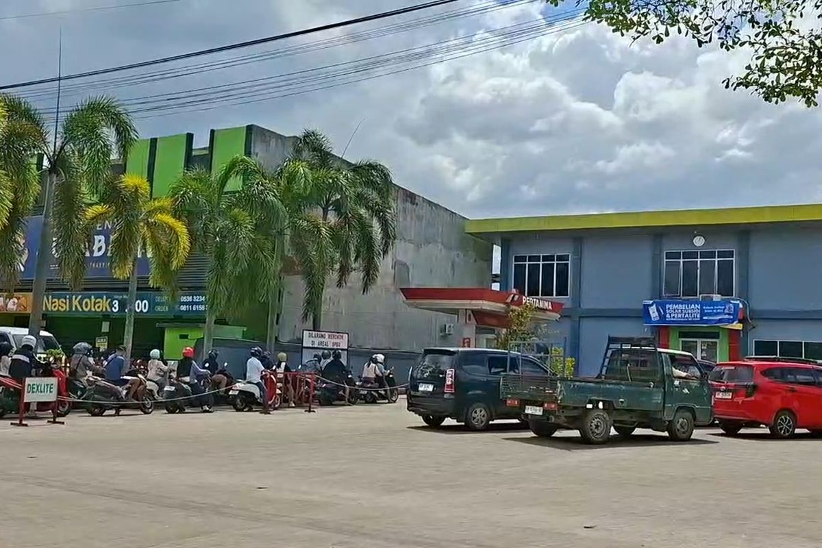 Antrean Dexlite di SPBU Panjang, Pemprov Kalteng: Akibat Kenaikan Harga ...