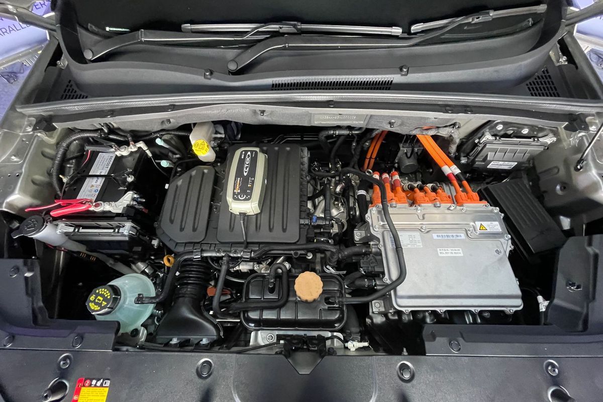 Tanda-Tanda Baterai Mobil Hybrid Mulai Lemah Menurut Ahli