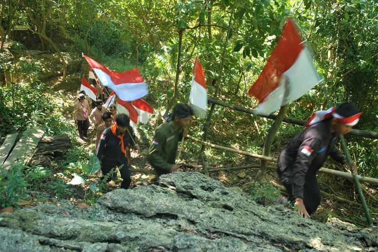 Napak Tilas Nyi Ageng Serang, Pencinta Alam Kibarkan Merah Putih di ...