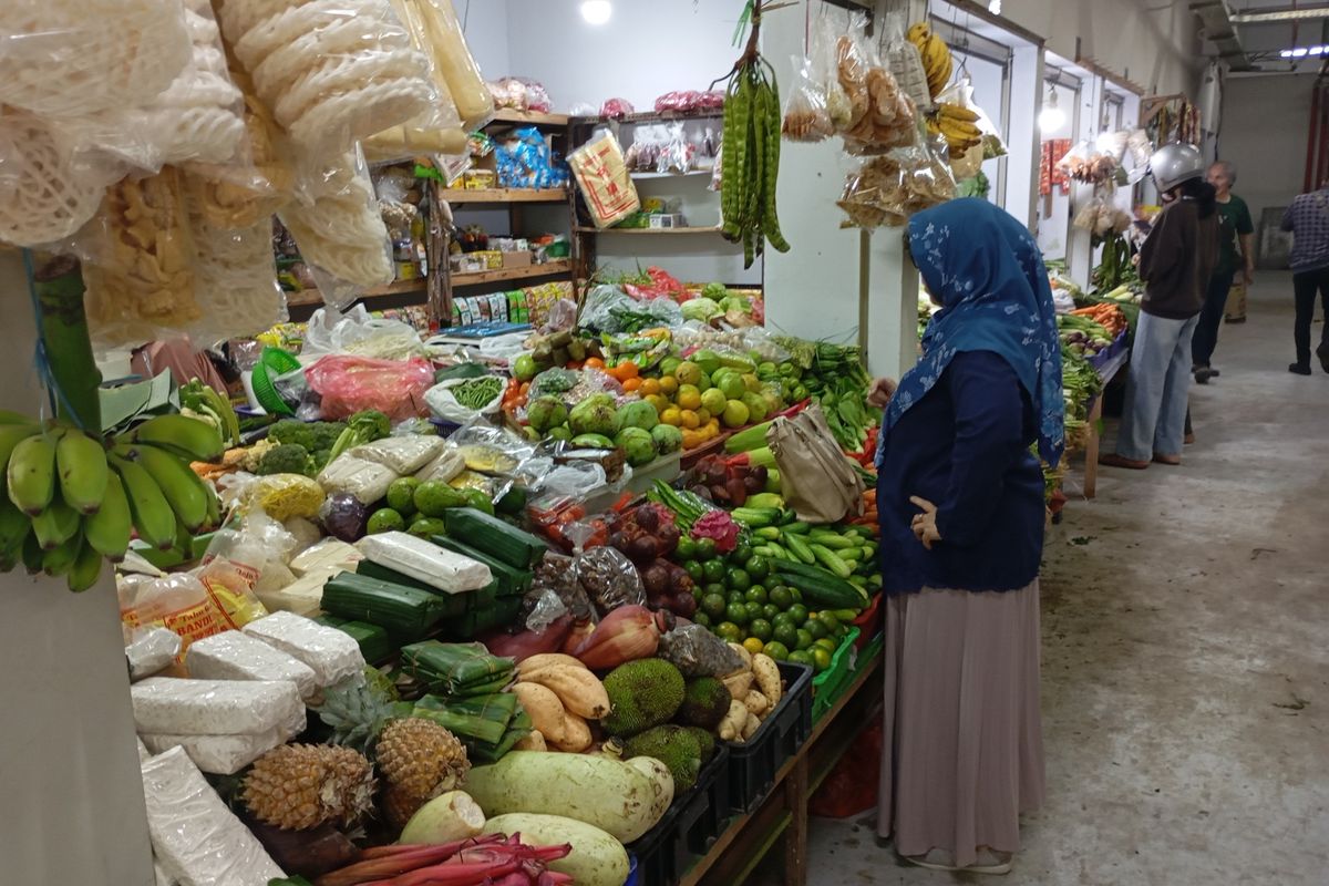 Khawatir Kehilangan Pelanggan, Pedagang Mulai Tempati Kios Baru Pasar ...