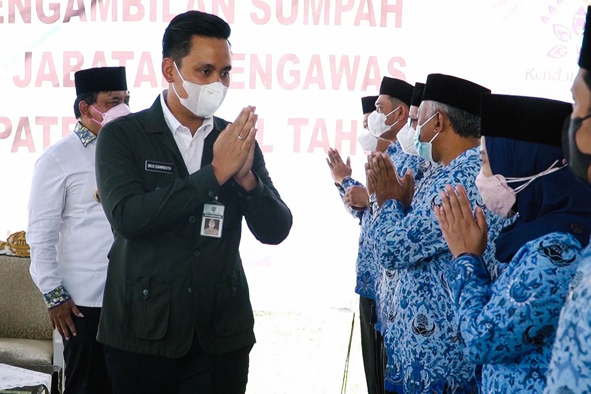 Ratusan PNS Pemkab Kendal Dilantik di Tempat Pembuangan Akhir