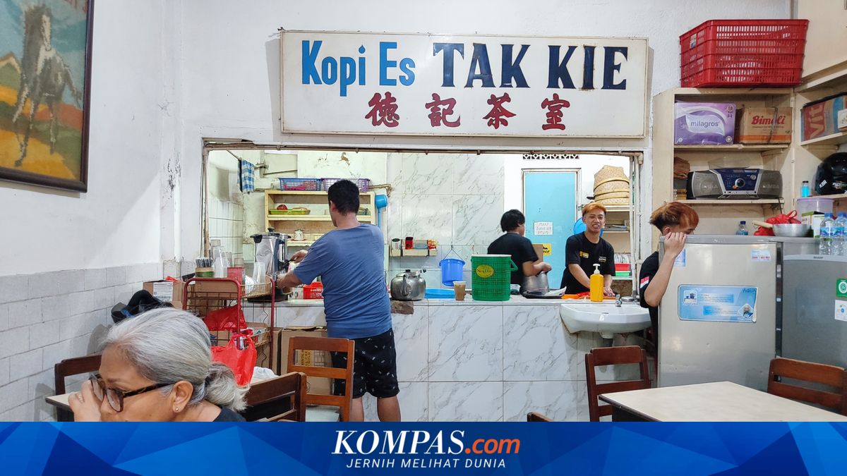 Mencicip Segelas Kopi Es Tak Kie, Kopi "Satu Abad" di Gang Gloria yang ...