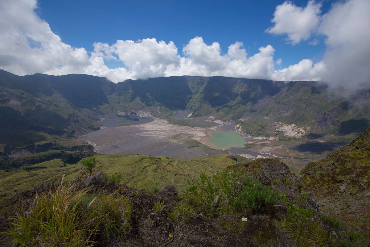 Pendakian Gunung Tambora Kembali Dibuka, Kaldera 7 Km Menanti