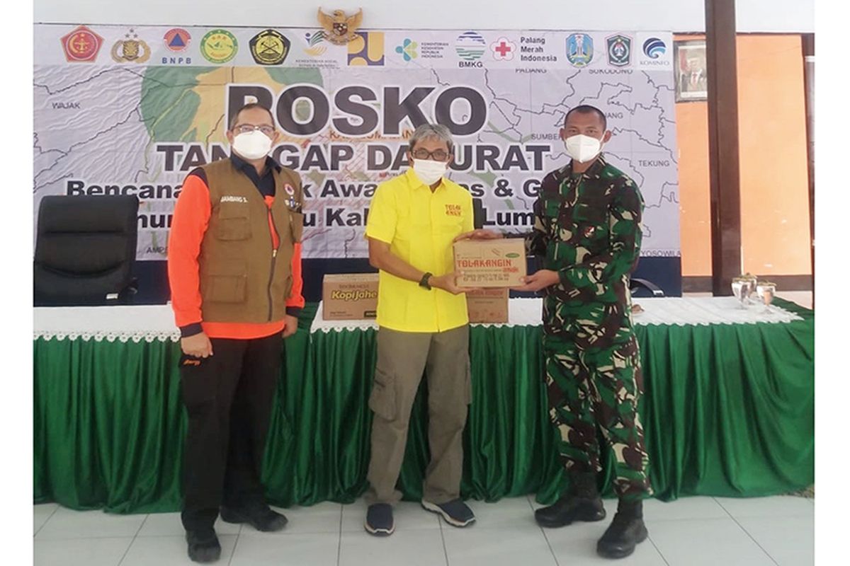Bantu Korban Erupsi Gunung Semeru, Sido Muncul Salurkan Produk Senilai ...