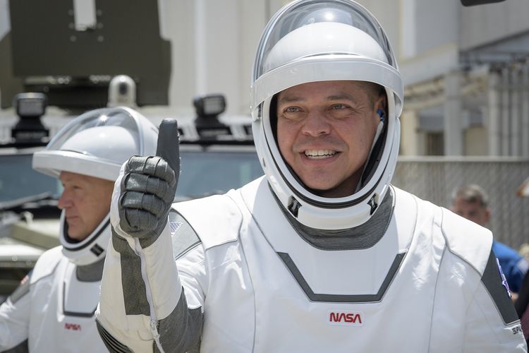 Foto : Dua Astronot NASA untuk Misi SpaceX Sudah Mendarat di Bumi ...
