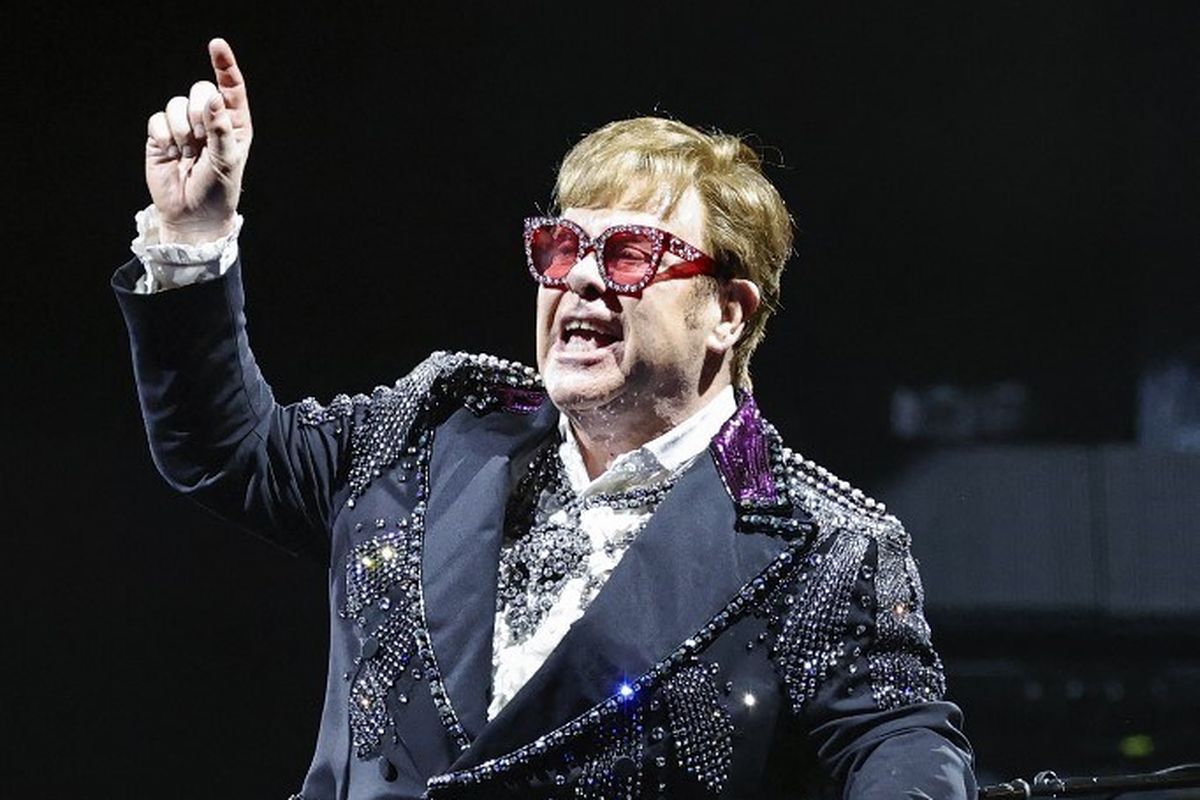 Elton John Bercanda Tentang Kondisi Matanya di Golden Globes 2025