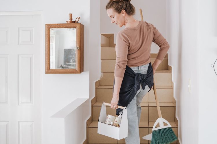 10 Aturan Membersihkan Rumah yang Aman dan Efektif