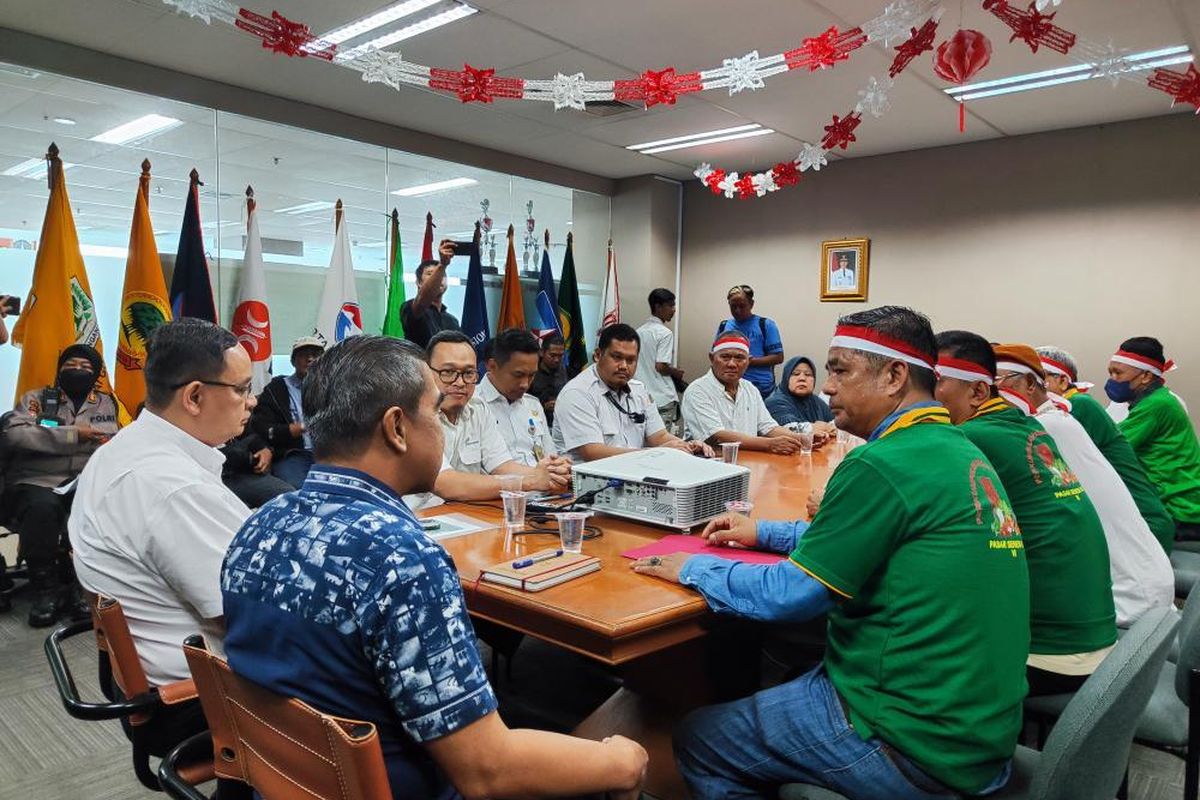 Lima Tahun di Penampungan, Pedagang Blok VI Pasar Senen Unjuk Rasa Tagih Janji Revitalisasi